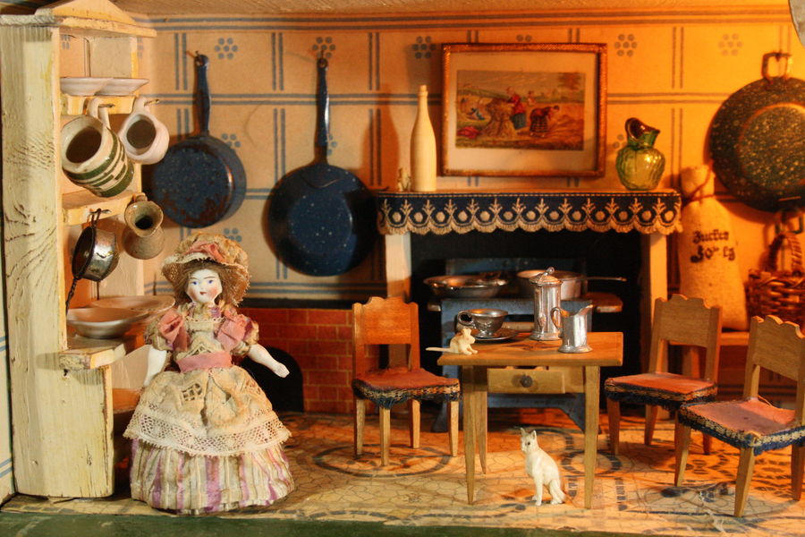 Antique Dolls Houses & Rooms / Antique Silber & Fleming Box-Back Dolls ...