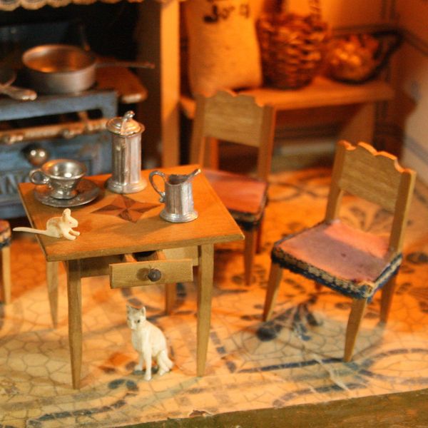 Antique Dolls Houses & Rooms / Antique Silber & Fleming Box-Back Dolls ...