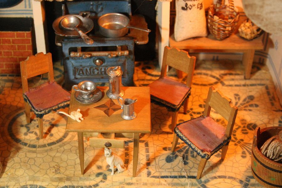 Antique Dolls Houses & Rooms / Antique Silber & Fleming Box-Back Dolls ...