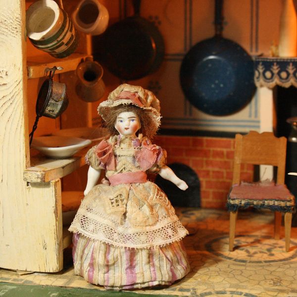 Antique Dolls Houses & Rooms / Antique Silber & Fleming Box-Back Dolls ...