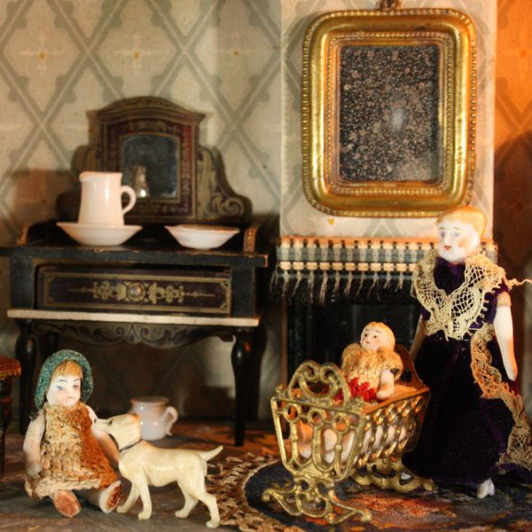 Antique Dolls Houses & Rooms / Antique Silber & Fleming Box-Back Dolls ...