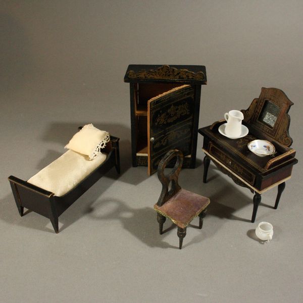 Antique Dolls Houses & Rooms / Antique Silber & Fleming Box-Back Dolls ...